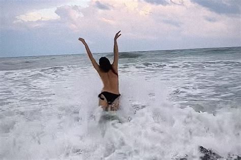 Любовь Толкалина поделилась откровенными кадрами снятыми на острове Газета Ru Новости