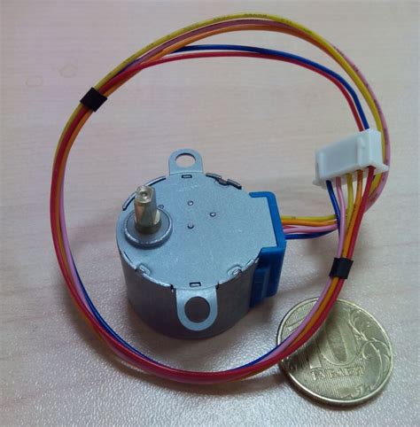 Шаговый двигатель 28byj 48 12 Вольт