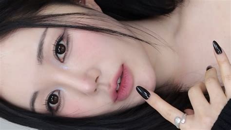 굿바이 겨울 🏻찐겨울다크가 겨울을 보내는 자세 블랙베리에 블루 한 스푼 겨울다크 메이크업 낋여옴 눈 2배 커지는 사방 트임 스모키 메이크업 Youtube