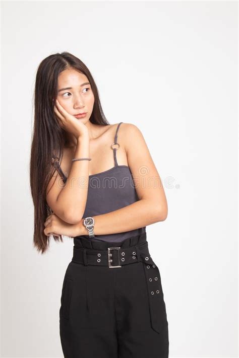 La Mujer Asi Tica Joven Hermosa Consigue Aburrida Foto De Archivo Imagen De Alimentado