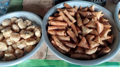 ရှမ်းရွာသစ်မြို့တွင် တစ်ပိုင်တစ်နိုင်မြန်မာရိုးရာမုန့်များလုပ်ကိုင်ရောင်းချခြင်းဖြင့