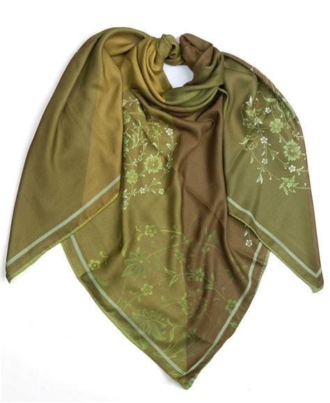 رنگ شال با مانتو کرم 8 رنگ فوق العاده برای ست کردن شال و روسری با