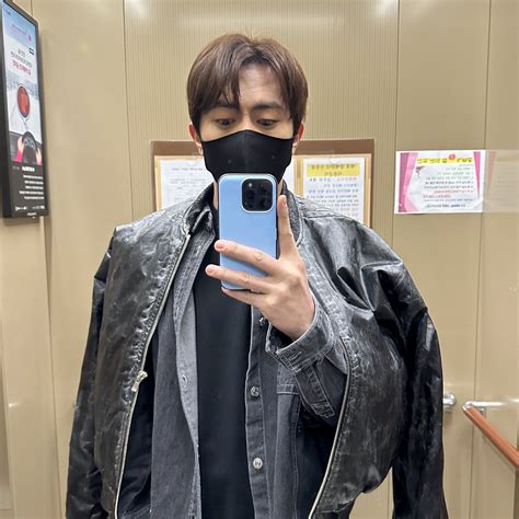 바지 안 입고 나간날 Kream