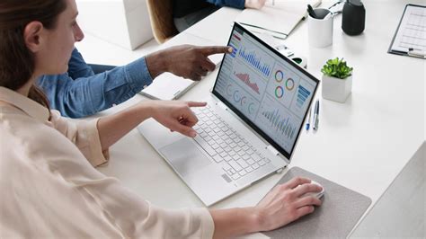 How Remote Workplace Analytics Can Improve Hybrid Meeting Rooms