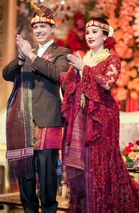 Foto Pernikahan Putri Erick Thohir And Bos Teknologi Meriah Dengan Adat