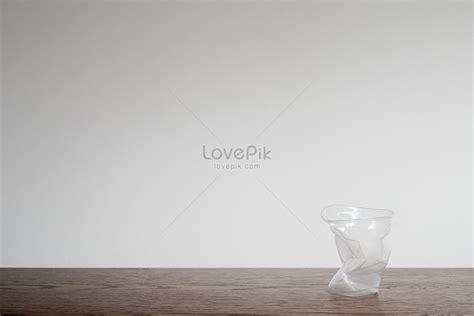 숙청 된 플라스틱 컵 사진 무료 다운로드 Lovepik
