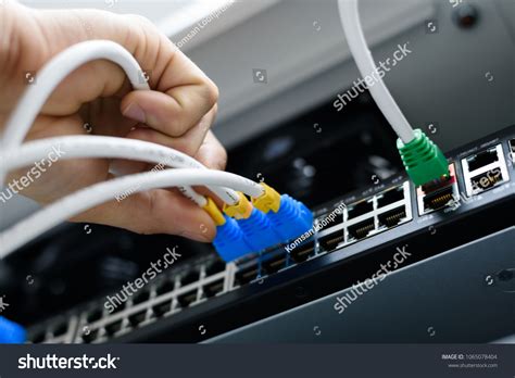 Technician Hand Connecting Switch Ethernet Cables 스톡 사진 Shutterstock