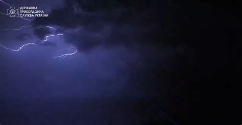 Прикордонники показали як вночі збивали Шахед у грозу та шторм Читайте на Ukr Net