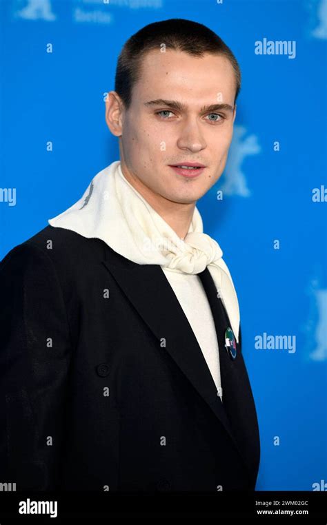 Saul Nanni Beim Photocall Zur Miniserie Supersex Auf Der Berlinale 2024 74 Internationale
