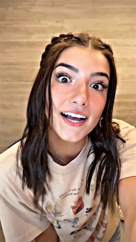 Charli Damelio Rare Vídeos De Dança Movimentos De Dança Cantores Famosos