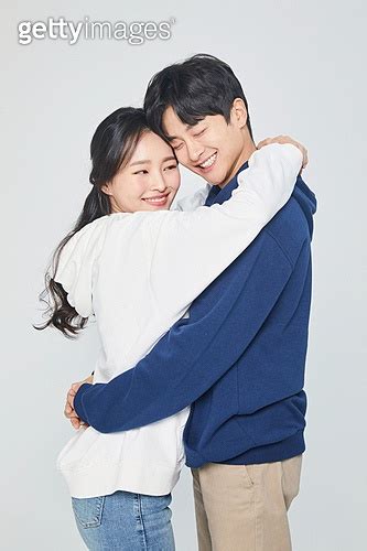 한국인 대학생 청년 성인 데이트 커플 커플 인간관계 로맨스 컨셉 데이트 로맨틱 로맨틱 사랑 컨셉