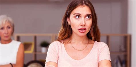7 Glaringly Obvious Signs Your Wife Hates Your Mom Yourtango