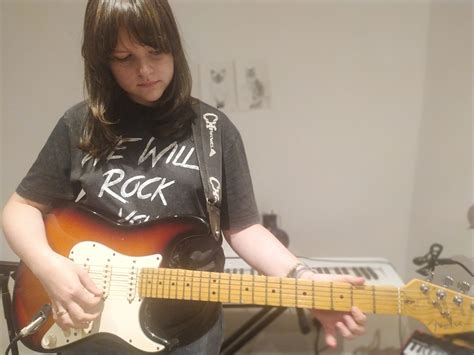 Ruby Moss Releases New Single Stranded Imro