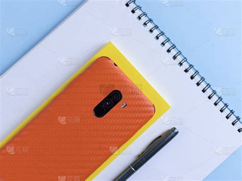 自定义手机皮肤平与不同的背景颜色。