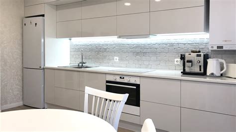 Белая кухня с белой столешницей Дизайн прямой кухни 4 5 метра с газовым котлом Youtube