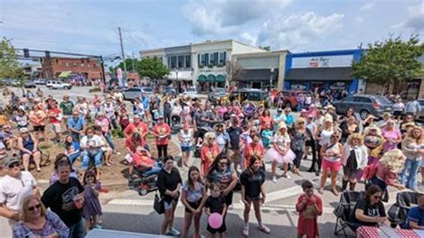 Its Time To Dash Eat Sing And Shop At Dolly Days