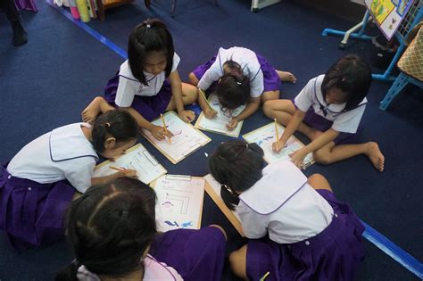 🌱퉁싸왕 공립 유치원 한국어 And 음악 수업🌱 팔로~ 다리로~ 몸으로 자음 ㄱ을 만들어요 🕺🏻🤸🏻‍♂️ 그림 안에 숨어 있는 기역을 찾아요 노래에 맞춰 신나는 컵타를