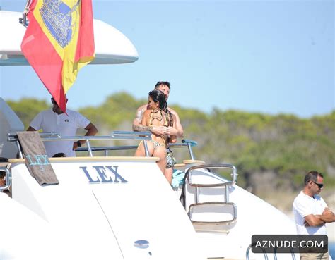 Antonela Roccuzzo And Lionel Messi On Board A Mega Yacht In Ibiza Aznude