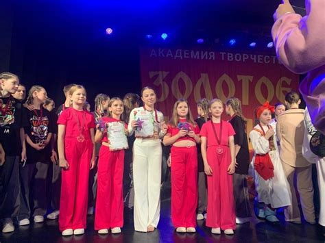 ПОЗДРАВЛЯЕМ С УСПЕШНЫМ ВЫСТУПЛЕНИЕМ НА КОНКУРСЕ «РОЖДЕНИЕ ЗВЕЗДЫ Ребята из 6б класса МОУ СОШ