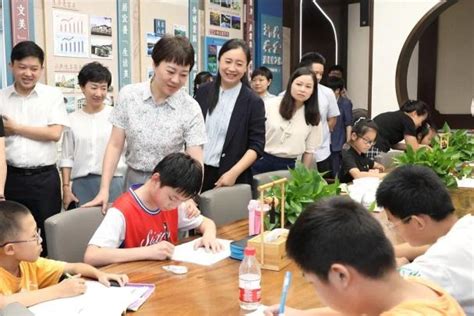 省妇联党组书记、主席佟桂莉来临调研