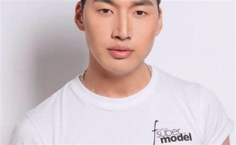 Загвар өмсөгч Э Энхболд лекц уншина