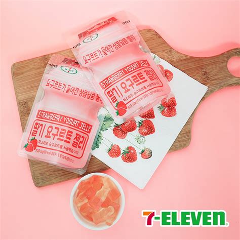 세븐일레븐 세븐의 인기상품 요구르트 젤리 2번째 딸기 요구르트 젤리가 나왔어요~ 핑크핑크