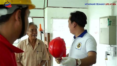 သဘ်ောပေါ်မှာ ကိုယ်တိုင်လက်တွေ့လေ့လာနေကြတဲ့ မြန်မာလူသစ်သဘ်ောသားညီအကိုများ Youtube