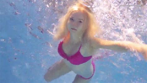 Elena Proklova Spreading Legs Underwater Porn Videos