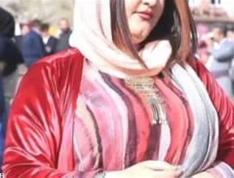 دختری مست و کاملا لخت در شهرک گلستان شیراز عکس