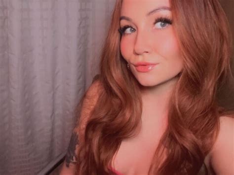 Miaholland On Live Sex Cam And Webcam Chat Rabbitscams