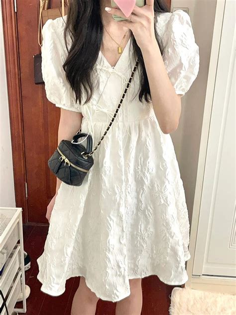 헤이로그 브이넥 꽃 플라워 앞 프론트 끈 리본 어깨 퍼프 A라인 데이트 데일리 러블리 룩 코디 미니 원피스 드레스