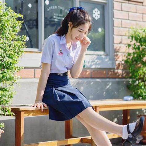 ปักพินโดย Urek Mazino ใน นักเรียน สาวมปลาย
