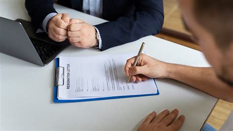 ترک کار تامین اجتماعی چیست و چه تفاوتی با غیبت و استعفا دارد؟ بلاگ دیوار