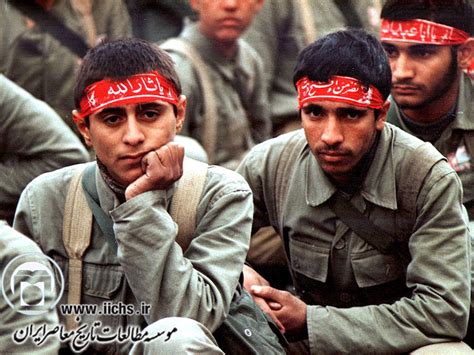 «اعزام رزمندگان به جبهه‌ها، در دوران دفاع مقدس در آیینه تصاویر اسلايد تصاوير عکس شماره 1