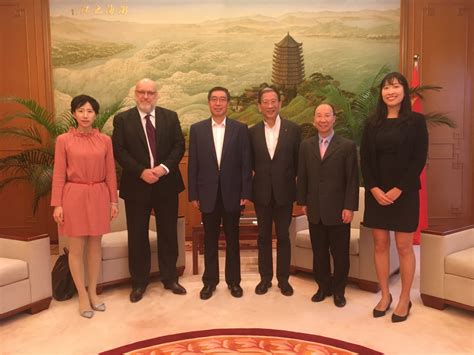 赵建凯副特派员会见香港基本法研究中心人士