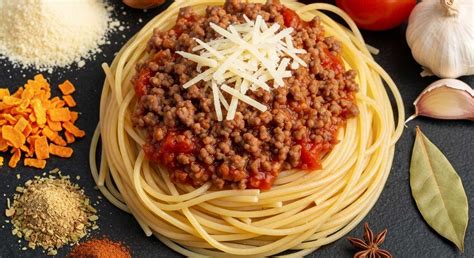 Spaghetti Bolognaise Au Fromage Râpé Italien Recette Gourmande