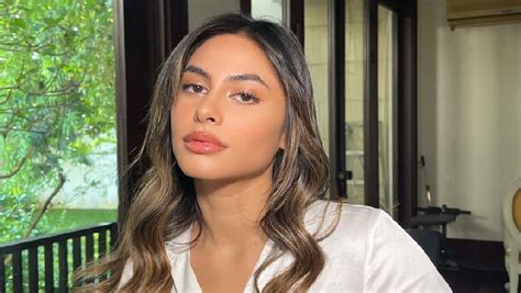 Artis Indonesia Dengan Bibir Terseksi Nomor Bikin Para Pria Gagal Fokus