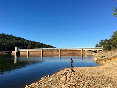 무료 이미지 물줄기 수자원 저수지 강 하늘 호수 은행 다리 수로 나무 반사 경치 록 입구 주립 공원 바다 연안 휴가 산 채널 비