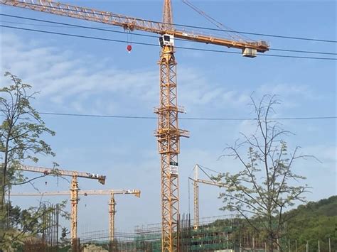 멈춰있는 타워크레인 오마이포토