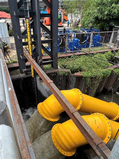กรมชลประทาน ติดตั้งเครื่องสูบน้ำระบบไฮโดรโฟร Hydroflow เสริมศักยภาพการระบายน้ำในคลองรังสิตฯ