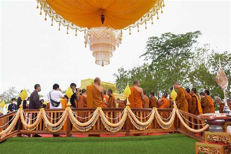 ในประเทศ เนืองแน่น ศิษยานุศิษย์ทั่วสารทิศ ร่วมพิธีพระราชทานเพลิงศพหลวงปู่เหลือง