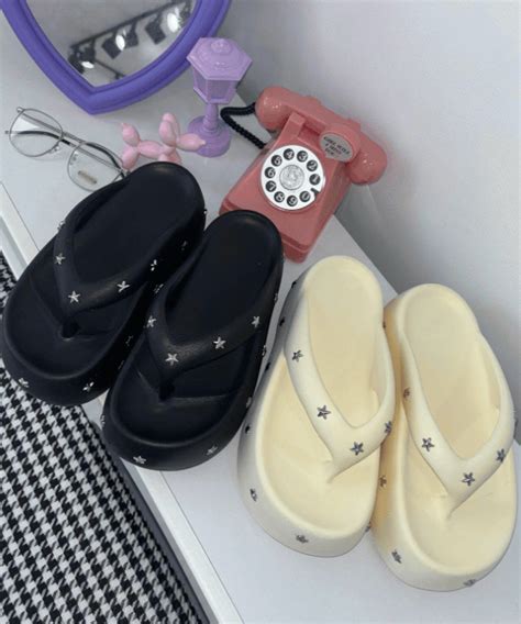 [별빛이내린댜 🌟] 여름필수 로로애장템 꾸안꾸필수 키높이 스터드 쪼리 에이블리