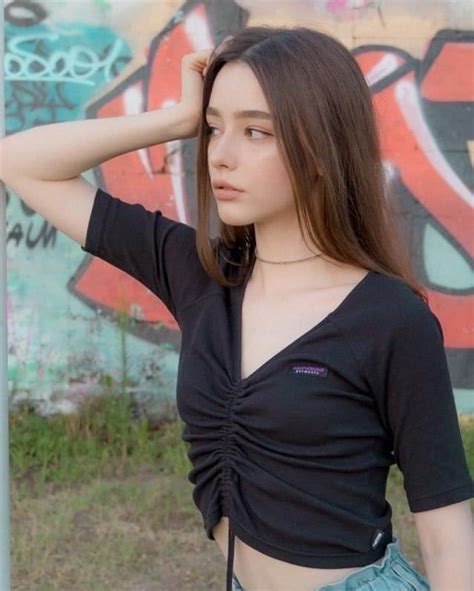 40 Curtidas 1 Comentários Fan Page For Dasha Taran Dasha Taran