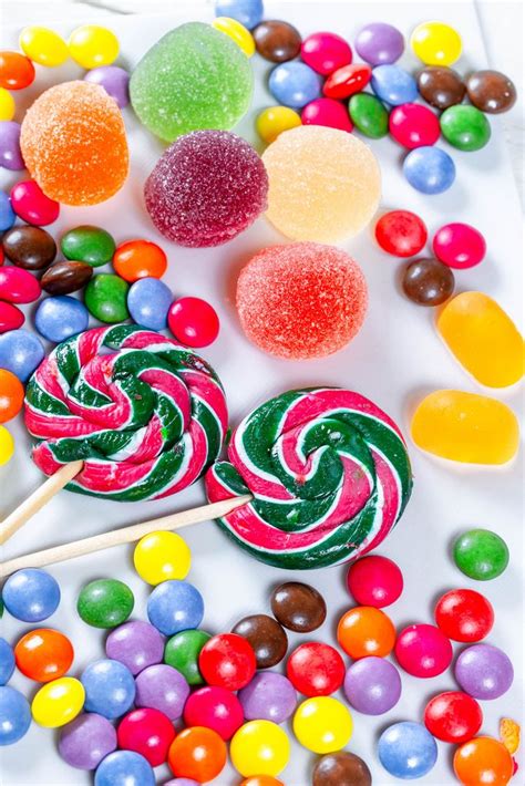 Red lollipop with eyes on a white background - Creative Commons Bilder