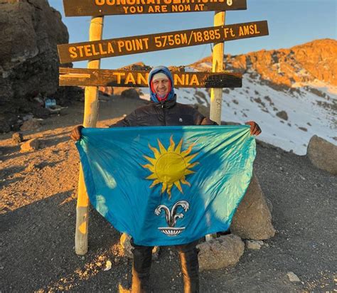 Педагог из Кисловодска поднялся на вершину горы Килиманджаро АТВмедиа