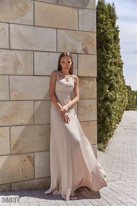 Як вибрати плаття на випускний без нервів