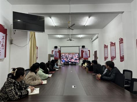 艺术与传媒设计学院师生积极收听收看全国“两会”学院动态南昌工学院艺术与传媒设计学院院欢迎您