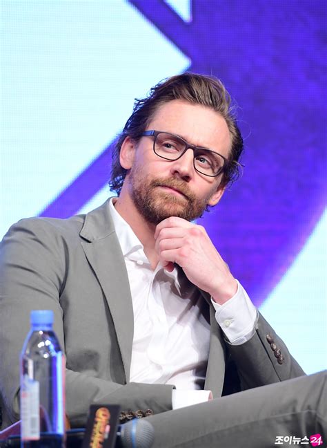 조이hd 톰 히들스턴 손으로 가릴 수 없는 잘생김