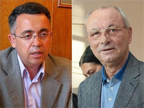 ЕВАЛА Човек на Сокола раздавал общинска пара с щедра ръка обръчите от фирми на Хасан Азис