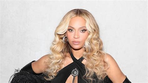 Beyoncé Rocks Sculpted Bleach Blonde Hair Do And Looks Almost